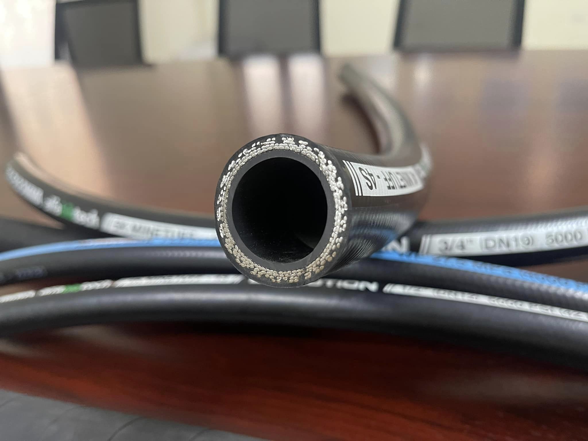 Ống mềm da trơn Alfagoma chịu uốn tốt - Công Ty CP Phú Cường Holding